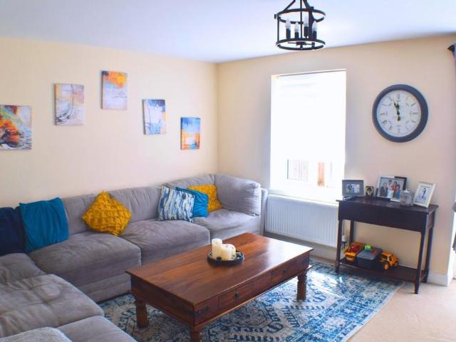 4 bedroom semi detached house to rent