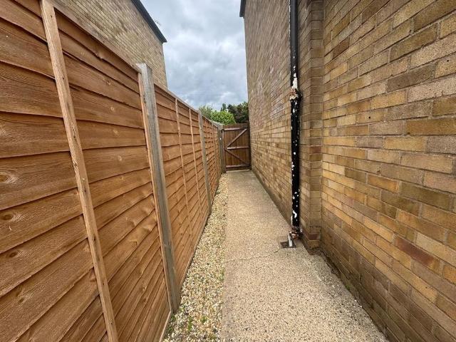 4 bedroom semi detached house to rent
