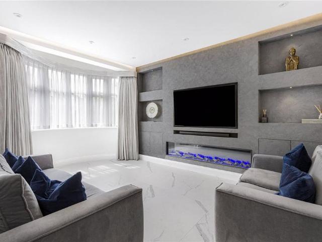 4 bedroom semi detached house to rent