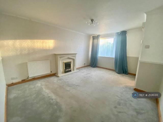 4 bedroom semi detached house to rent