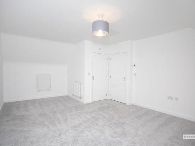 4 bedroom semi detached house to rent