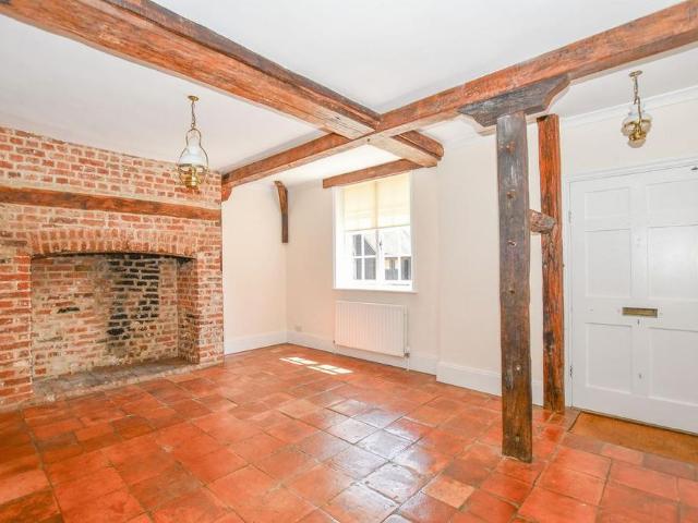 4 bedroom semi detached house to rent