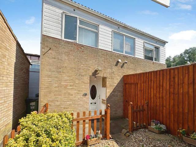 4 bedroom semi detached house to rent