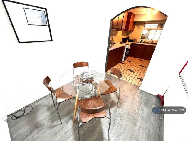 4 bedroom semi detached house to rent
