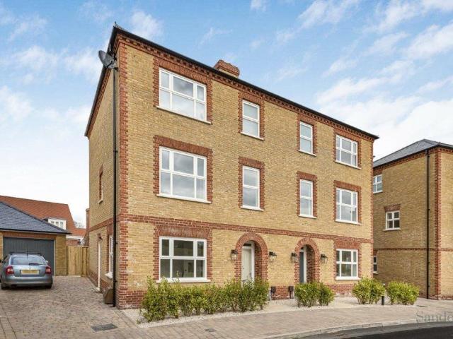 4 bedroom semi detached house to rent