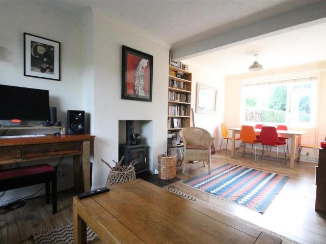 4 bedroom semi detached house to rent