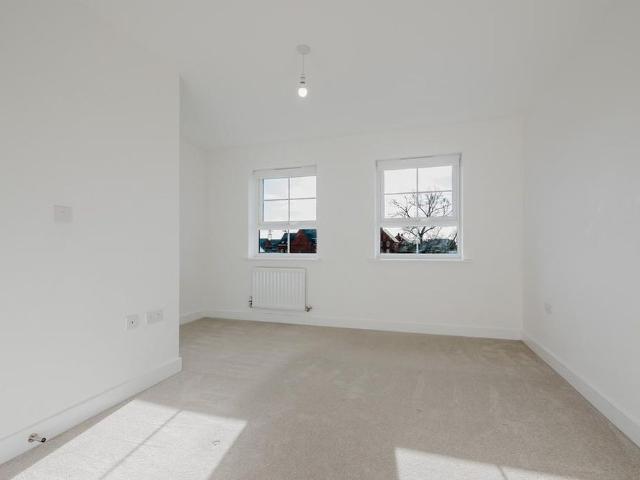 4 bedroom semi detached house to rent