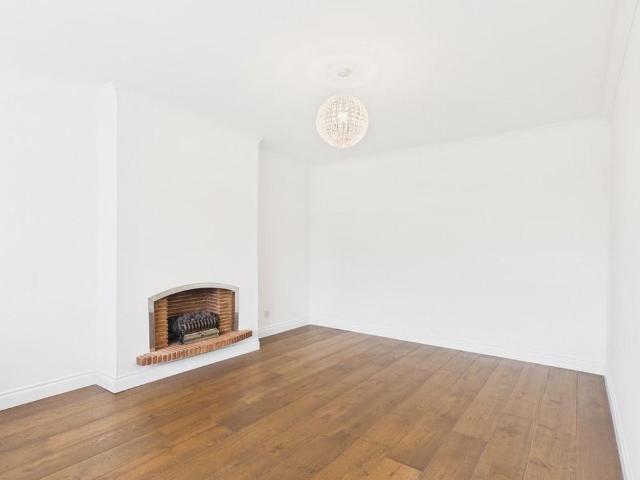4 bedroom semi detached house to rent