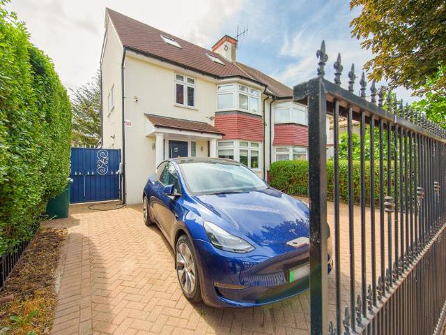 4 bedroom semi detached house to rent