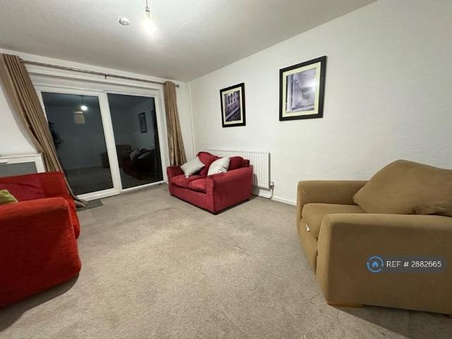 4 bedroom semi detached house to rent