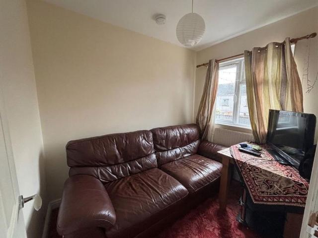 4 bedroom semi detached house to rent
