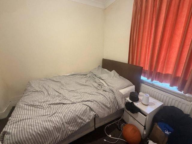4 bedroom semi detached house to rent