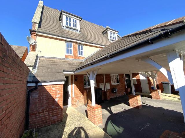 4 bedroom semi detached house to rent