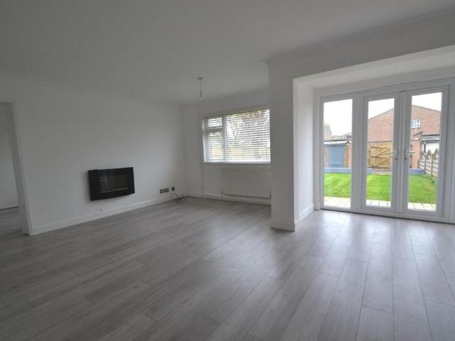 4 bedroom semi detached house to rent