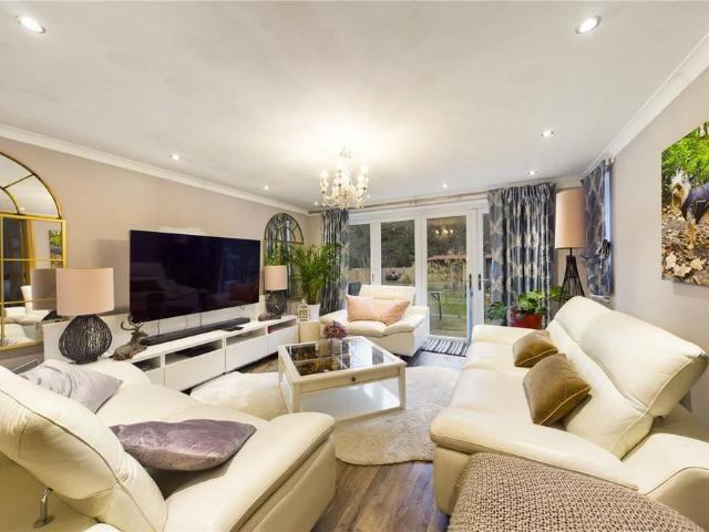 4 bedroom semi detached house to rent