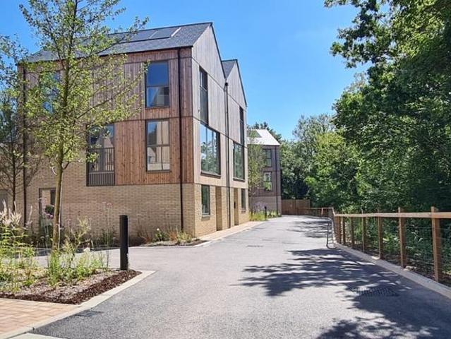 4 bedroom semi detached house to rent