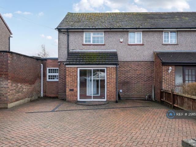 4 bedroom semi detached house to rent