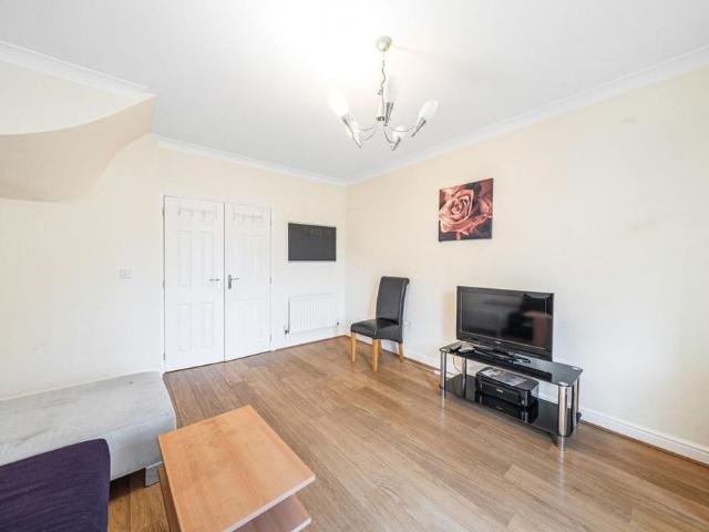 4 bedroom semi detached house to rent