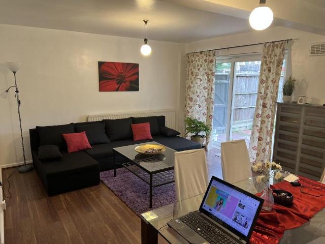 4 bedroom semi detached house to rent