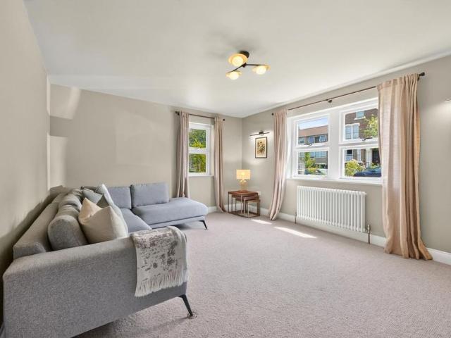 4 bedroom semi detached house to rent