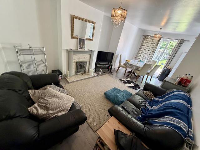 4 bedroom semi detached house to rent