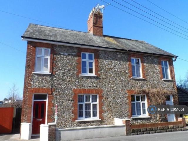 4 bedroom semi detached house to rent