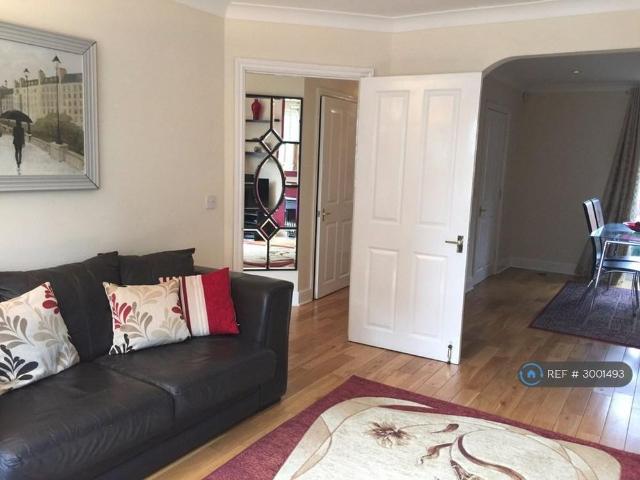 4 bedroom semi detached house to rent