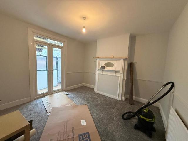 4 bedroom semi detached house to rent