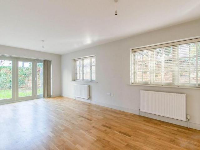 4 bedroom semi detached house to rent