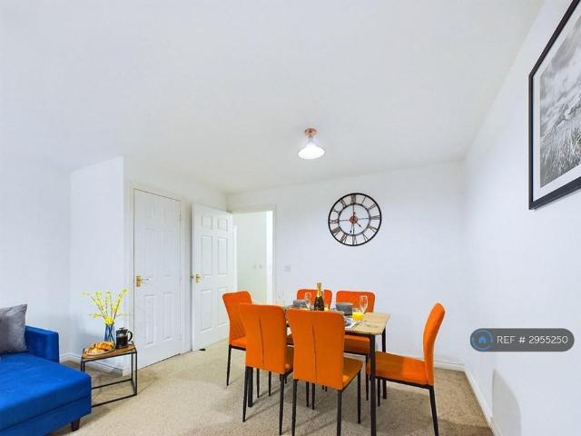 4 bedroom semi detached house to rent