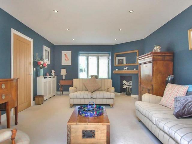 4 bedroom semi detached house to rent
