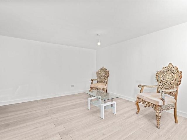 4 bedroom semi detached house to rent