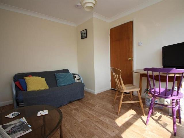 4 bedroom semi detached house to rent