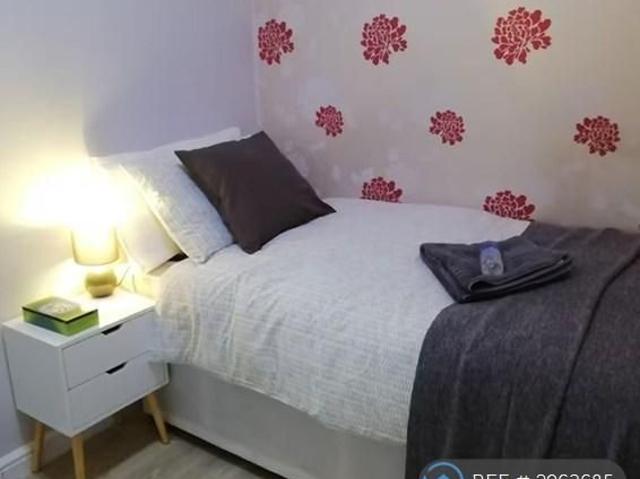 4 bedroom semi detached house to rent