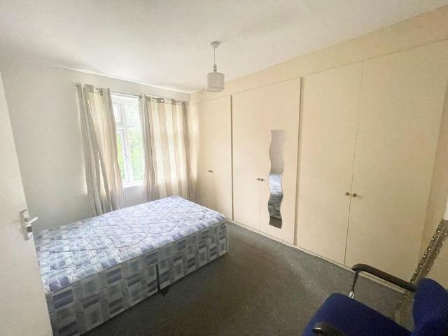 4 bedroom semi detached house to rent