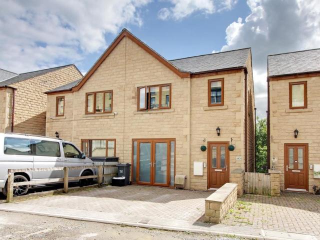 4 bedroom semi detached house to rent