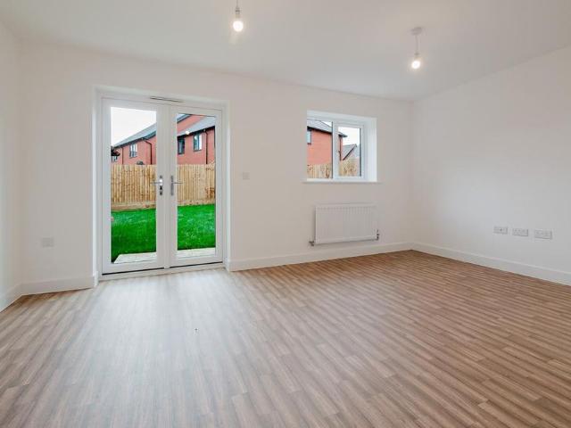 4 bedroom semi detached house to rent
