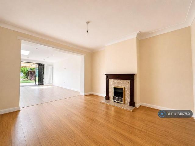 4 bedroom semi detached house to rent