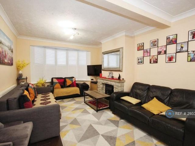 4 bedroom semi detached house to rent