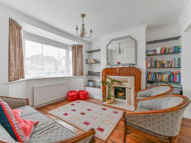 4 bedroom semi detached house to rent