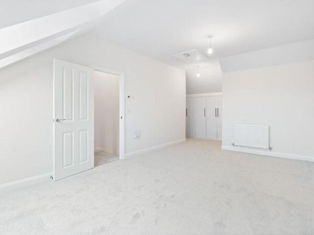 4 bedroom semi detached house to rent