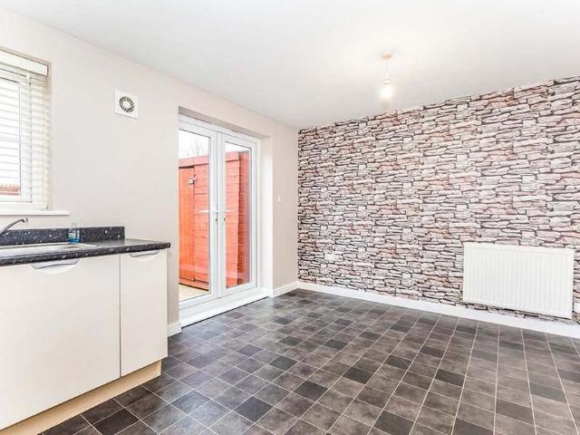 4 bedroom semi detached house to rent