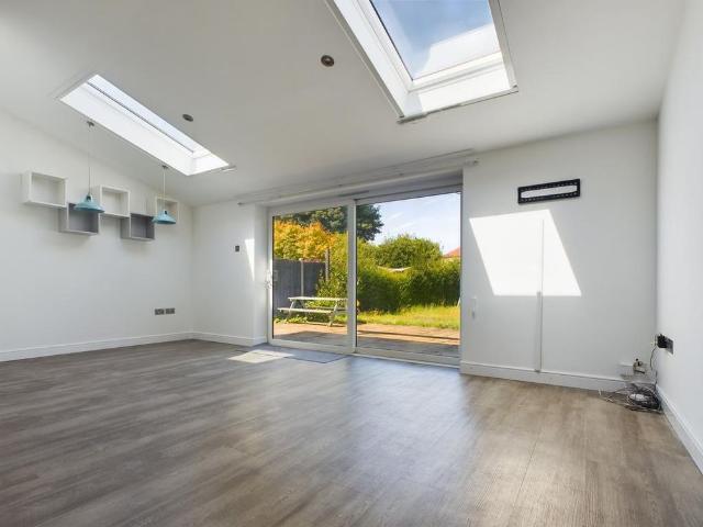4 bedroom semi detached house to rent