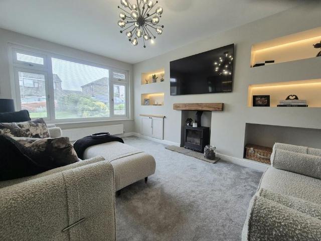 4 bedroom semi detached house to rent