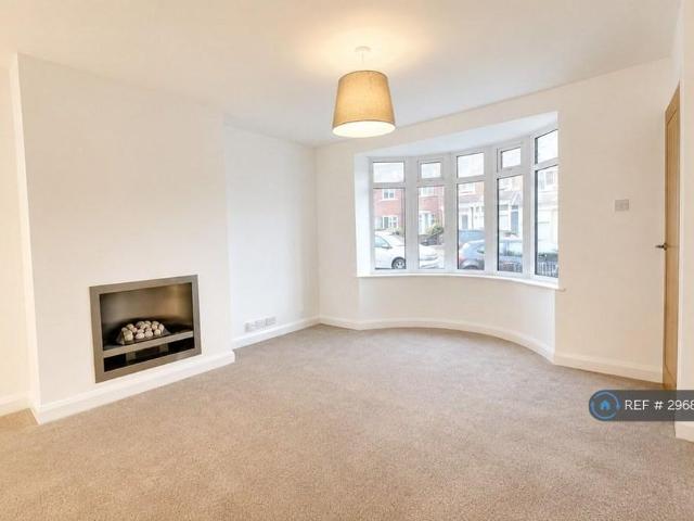 4 bedroom semi detached house to rent