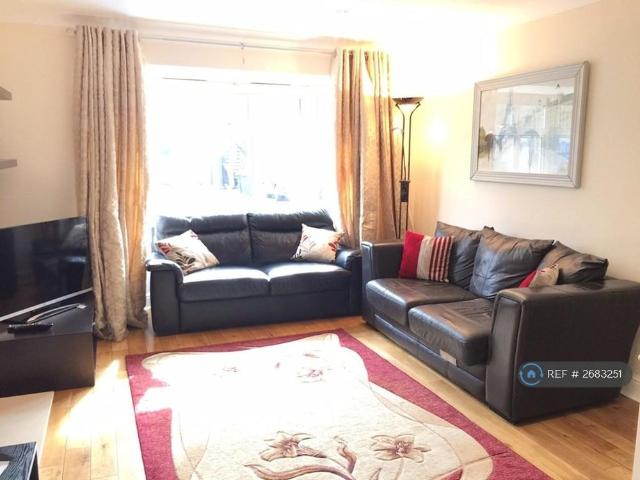 4 bedroom semi detached house to rent
