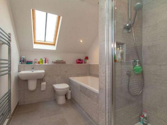 4 bedroom semi detached house to rent