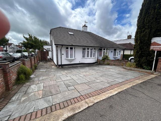 4 bedroom semi detached house to rent