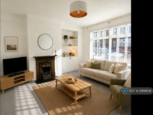4 bedroom semi detached house to rent