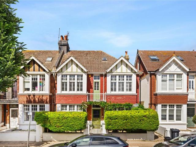 4 bedroom semi detached house to rent